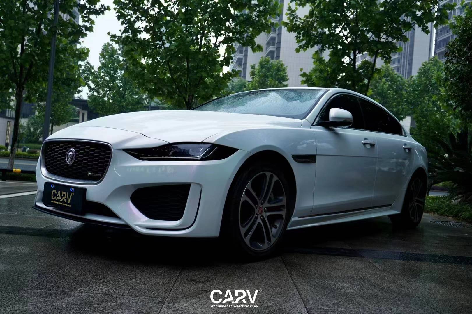 捷豹XEL卡孚改色膜贝壳白变红，为爱车注入年轻灵魂_搜狐汽车_搜狐网