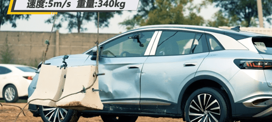 零跑c11和ID4X哪个好开、靠谱？网友，后者简直是公路小坦克_搜狐汽车_搜狐网