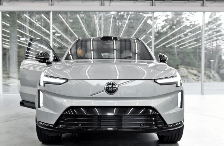 沃尔沃EX90实车正式亮相，首搭激光雷达，最高续航达600公里_搜狐汽车_搜狐网