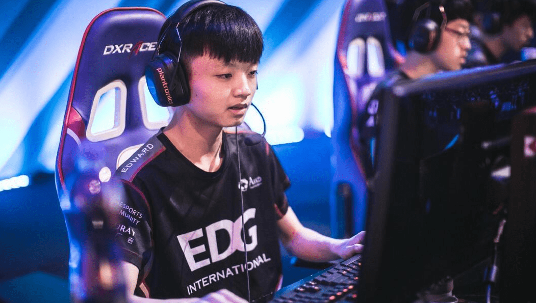 LPL最令人惋惜的选手，从天才少年到伤仲永，他只用了两年！_iboy_队伍_世界