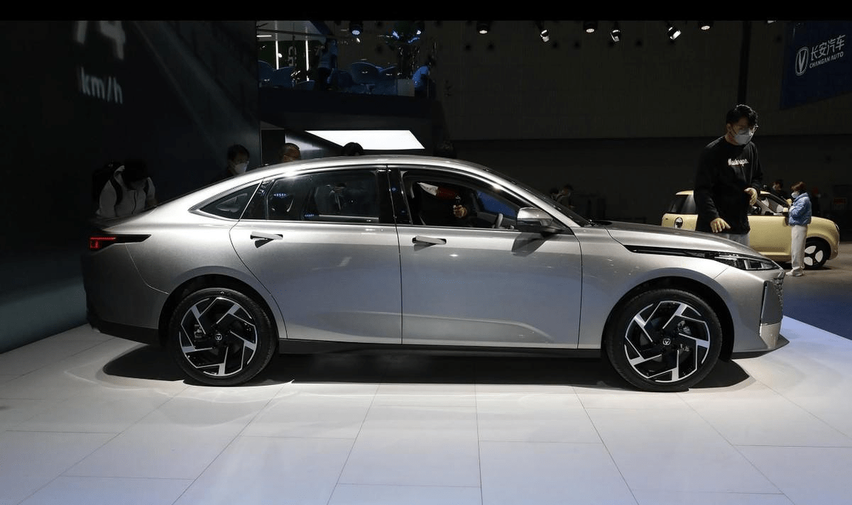 长安逸达搭载1.5T动力，轴距2765mm，能“打压”速腾？_搜狐汽车_搜狐网