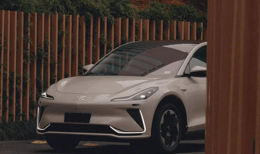 预售35万！全新智己LS7曝光：轴距3060mm，548马力引擎_搜狐汽车_搜狐网