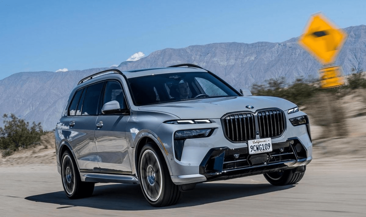 全景天窗+空气悬架，双肾格栅很大气，搭载3.0T引擎，体验宝马X7_搜狐汽车_搜狐网