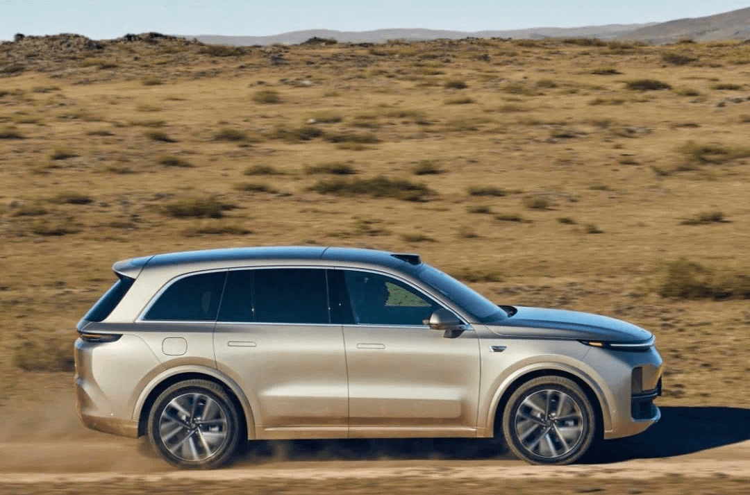 问界M7 VS理想L8，谁才是家庭用车第一选择？_搜狐汽车_搜狐网