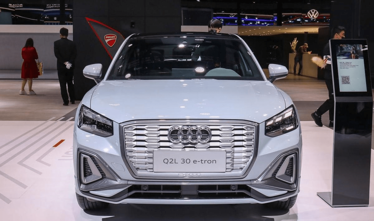 定位小型SUV，整车配置丰富，体验奥迪Q2L e-tron_搜狐汽车_搜狐网