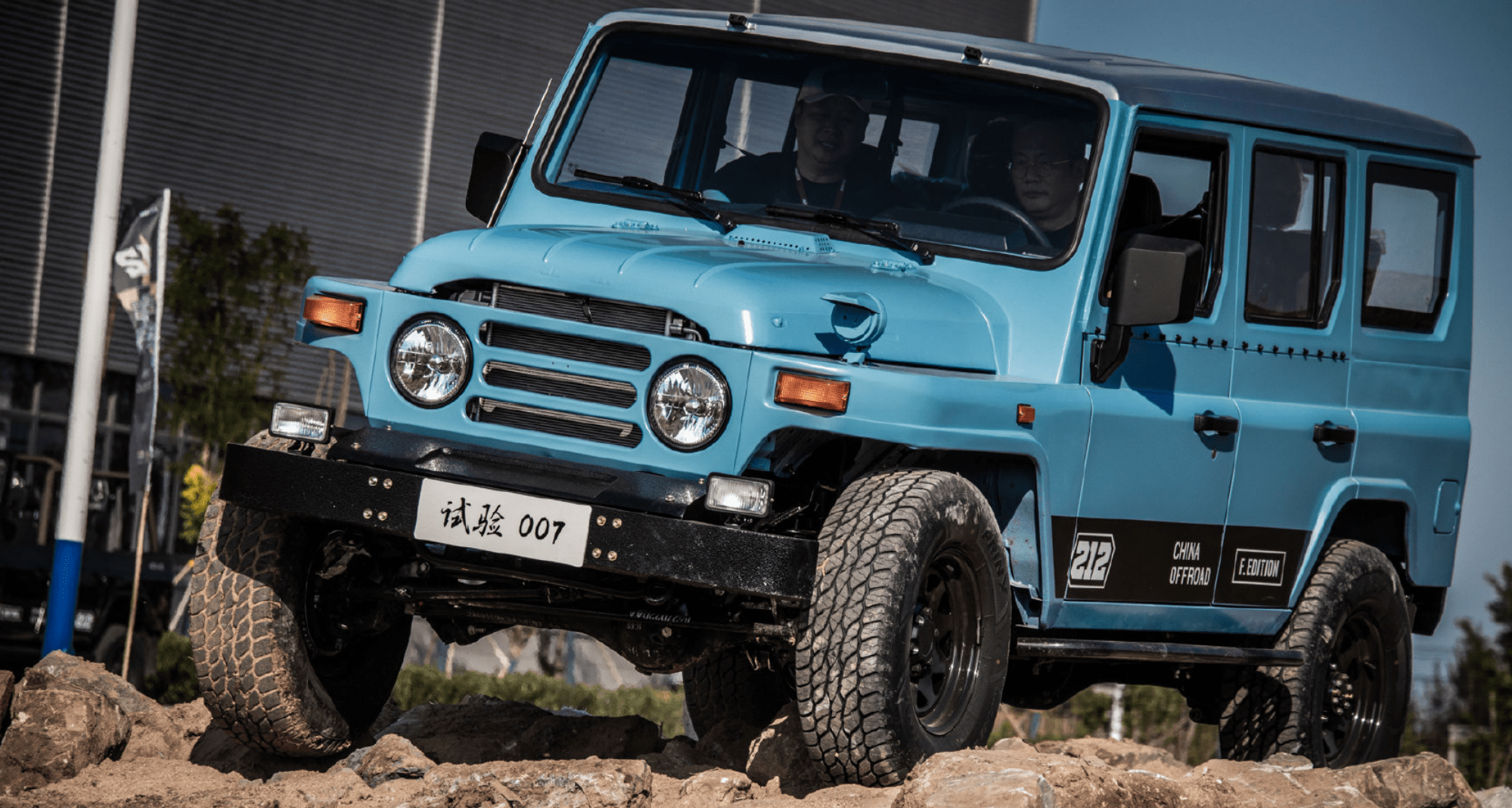 老“古董”级SUV！起售不到10万，三种动力，2.4T硬派越野，帅！_搜狐汽车_搜狐网