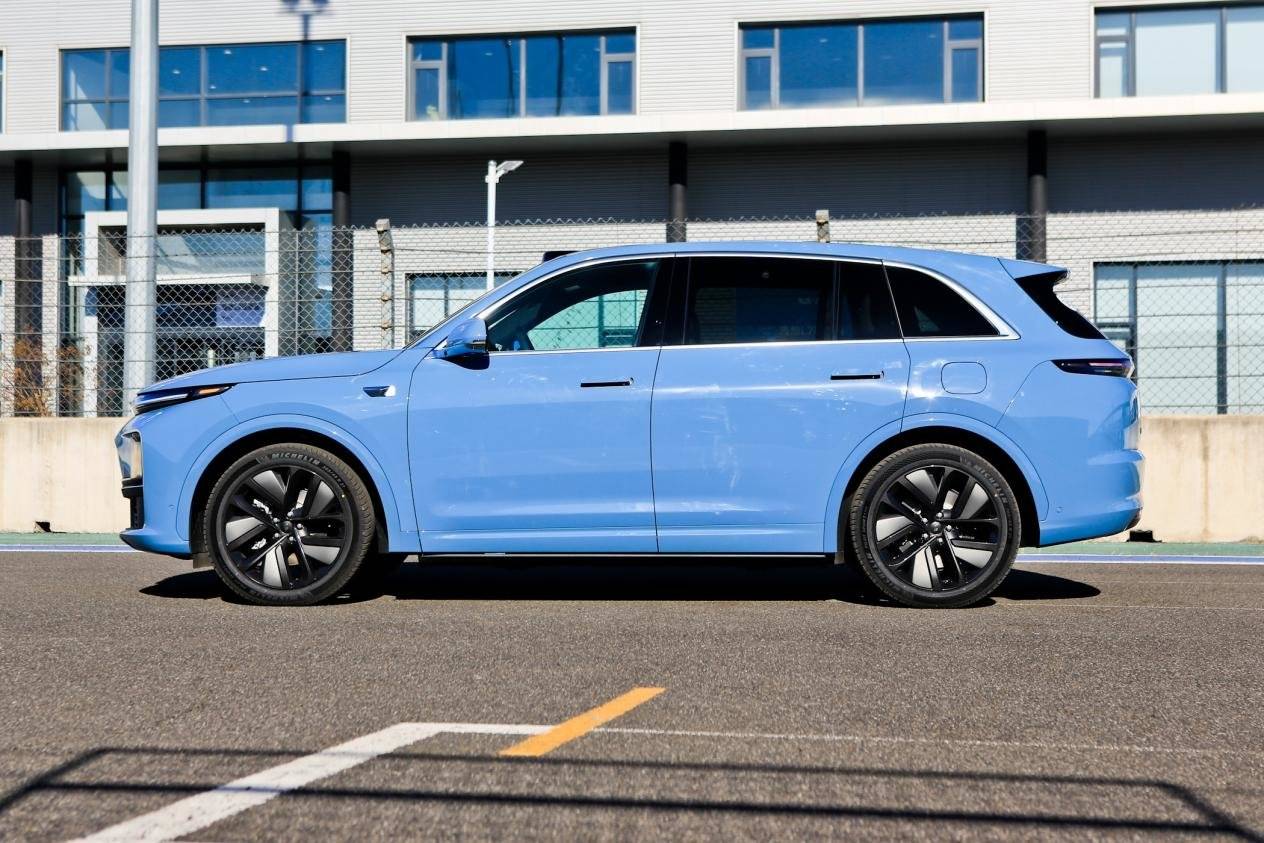 试驾理想L7：全尺寸大于奔驰GLE、宝马x5l_搜狐汽车_搜狐网