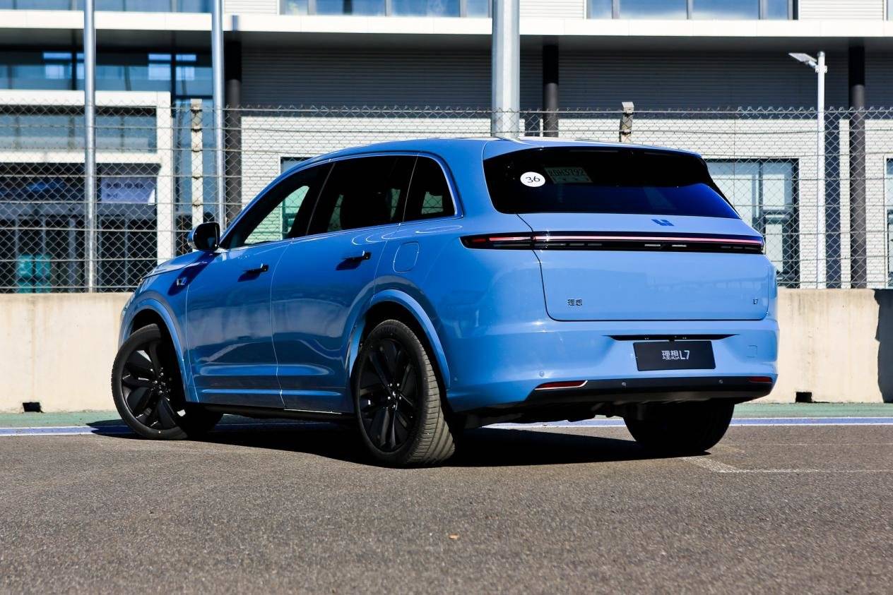 试驾理想L7：全尺寸大于奔驰GLE、宝马x5l_搜狐汽车_搜狐网