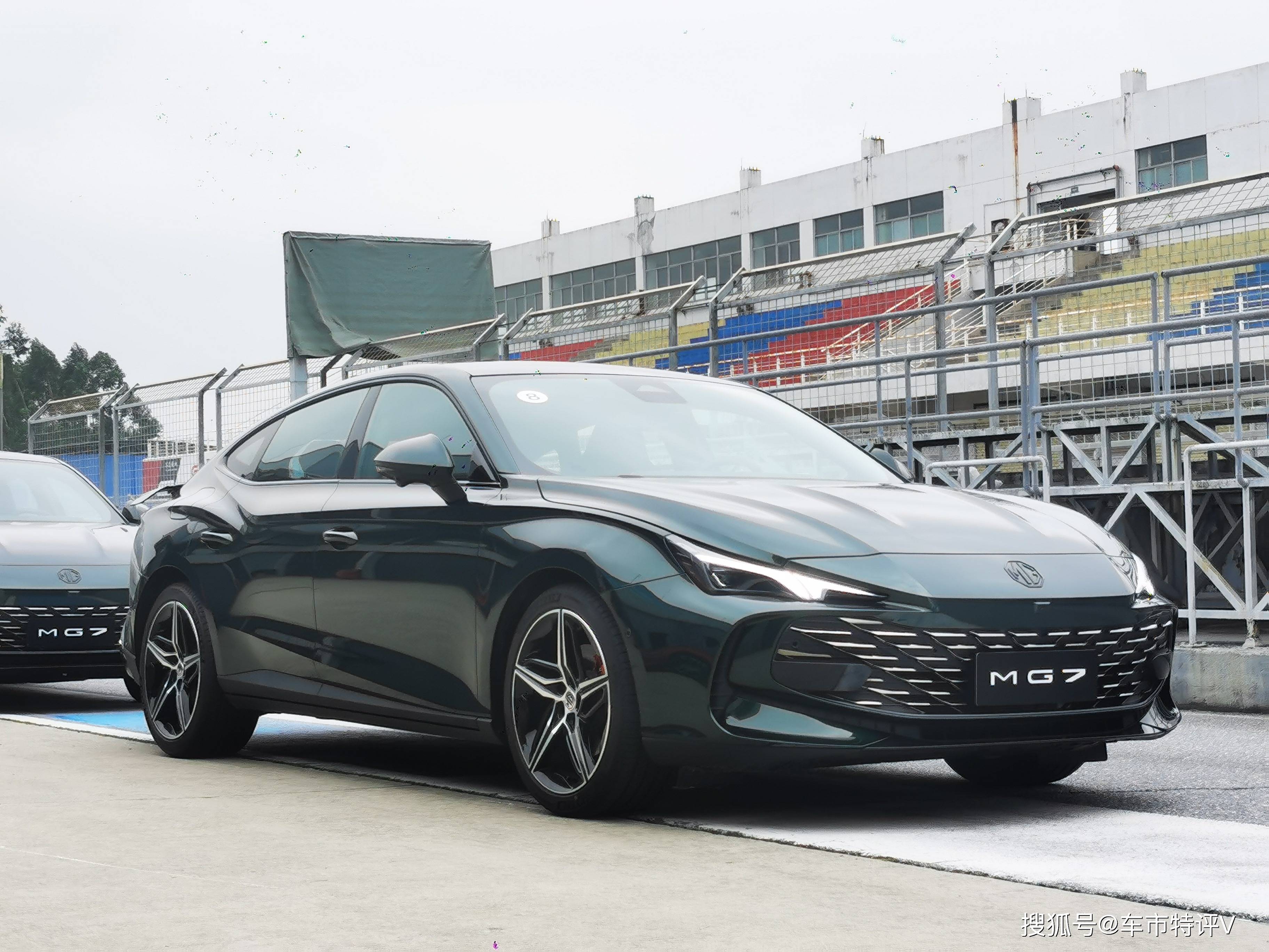 赛道试驾MG7，2.0T+9AT零百加速6.5秒，配E-LSD电子限滑差速器_搜狐汽车_搜狐网
