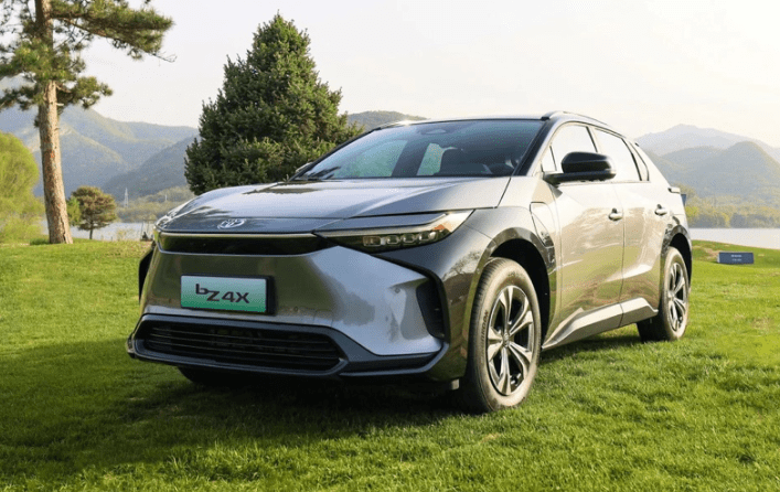 13.98万元一汽丰田bZ4X开回家，丰田新能源也绷不住了？_搜狐汽车_搜狐网