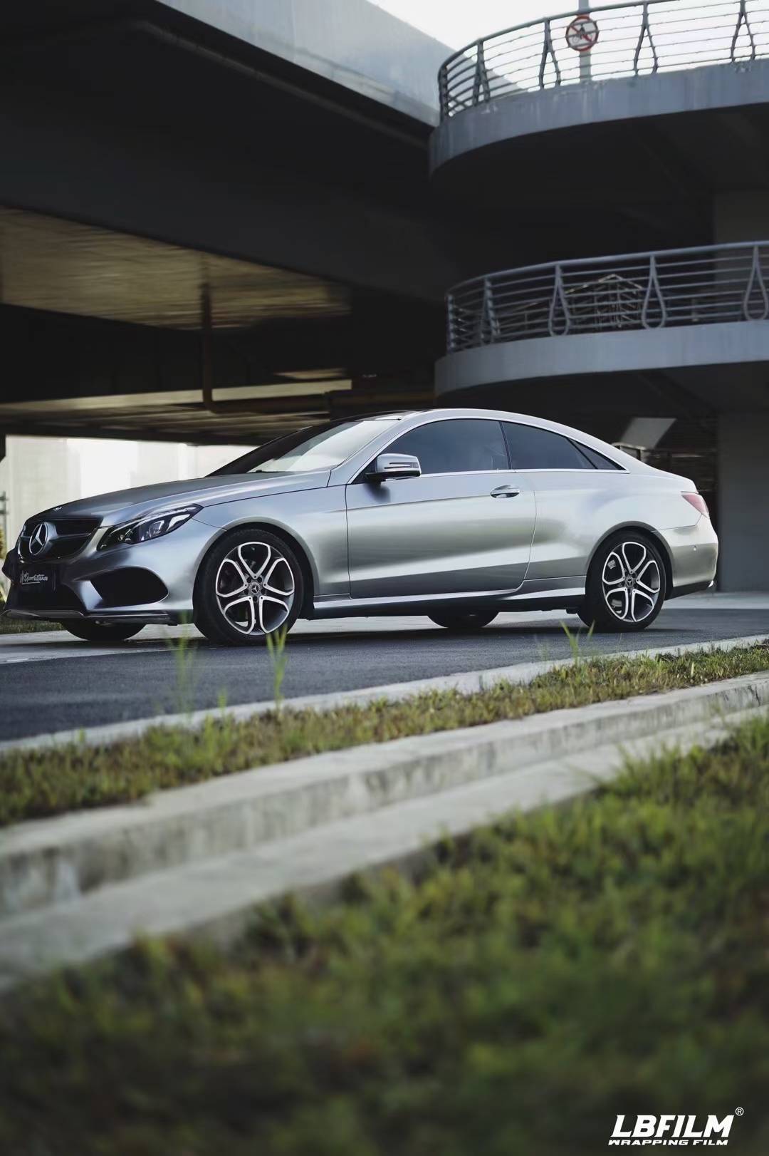 奔驰E260-LB改色膜GT银，极致内敛_搜狐汽车_搜狐网