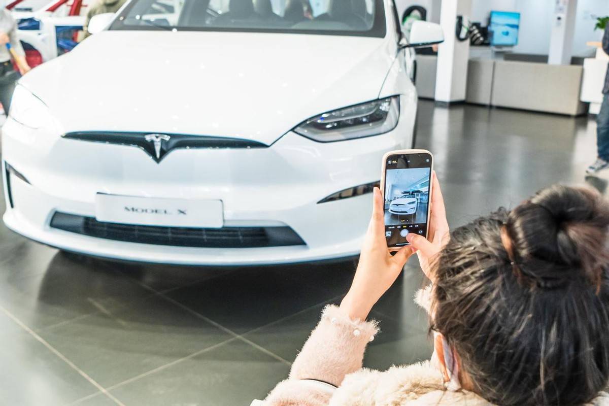 “地表最强SUV”首次亮相河北，特斯拉Model X Plaid携人形机器人惊喜亮相_搜狐汽车_搜狐网