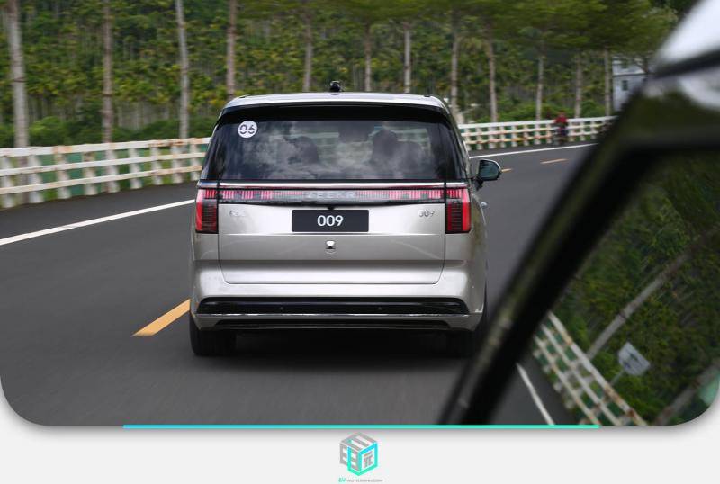 极氪009:造型争议大/CLTC续航超700km_搜狐汽车_搜狐网