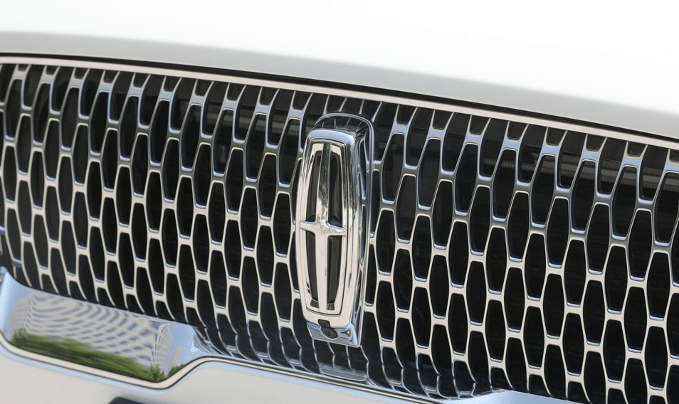 全系标配3.0LV6双涡轮增压+10AT变速箱，飞行家硬刚2023款XC90_搜狐汽车_搜狐网