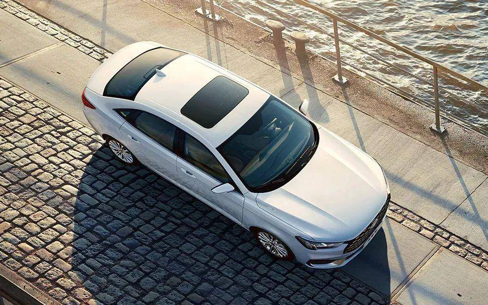 7万落地，标配6AT，油耗6L，人生第一台车就看这些！_搜狐汽车_搜狐网