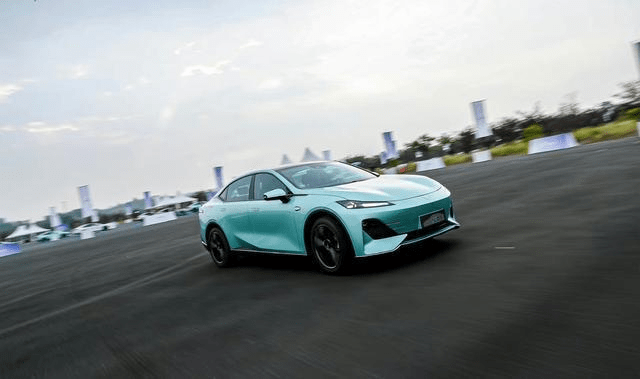 2月交付4103辆，长安深蓝SL03涨价后销量下滑33%_搜狐汽车_搜狐网