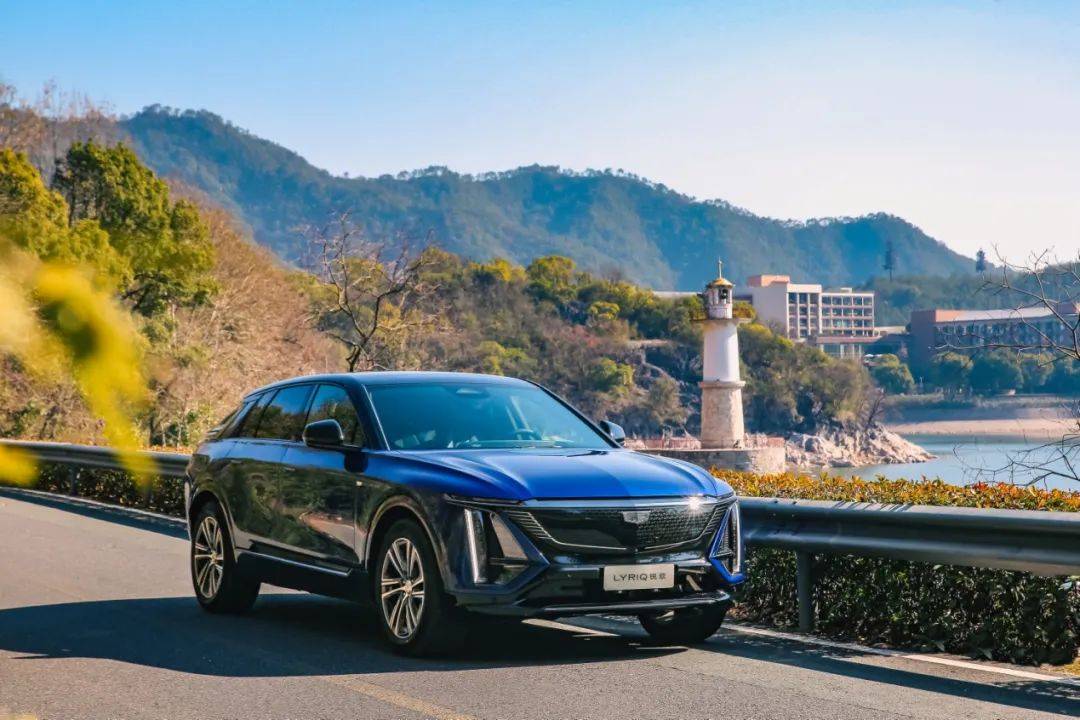 豪华纯电实力大PK，论LYRIQ锐歌“狂飙”的底气_搜狐汽车_搜狐网