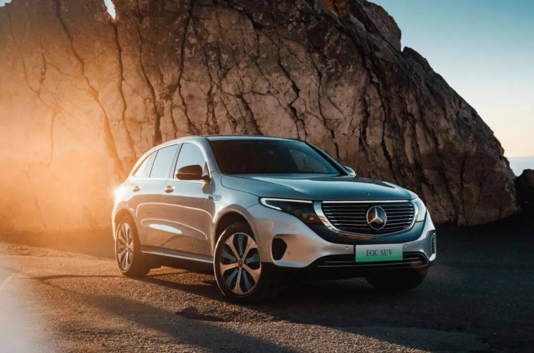 豪华纯电实力大PK，论LYRIQ锐歌“狂飙”的底气_搜狐汽车_搜狐网