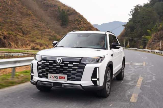 三排七座大空间 “奶爸车”CS95 PLUS带领全家舒适出行_搜狐汽车_搜狐网