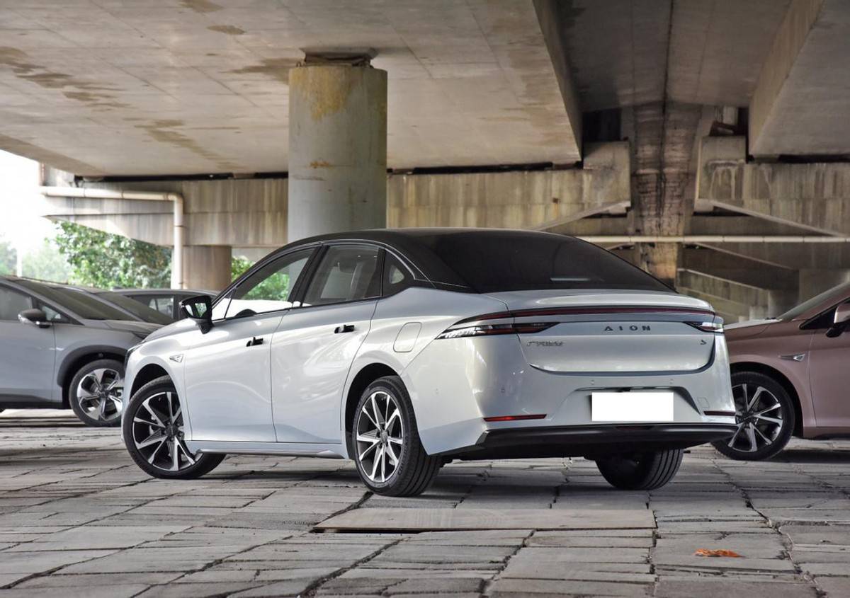 看重品价比，14.98万的零跑C01和17.58埃安S PLUS怎么选？_搜狐汽车_搜狐网