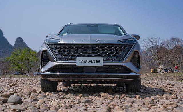 实拍荣威RX9：搭2.0T+9AT！内置47英寸联屏，汉兰达太小了？_搜狐汽车_搜狐网