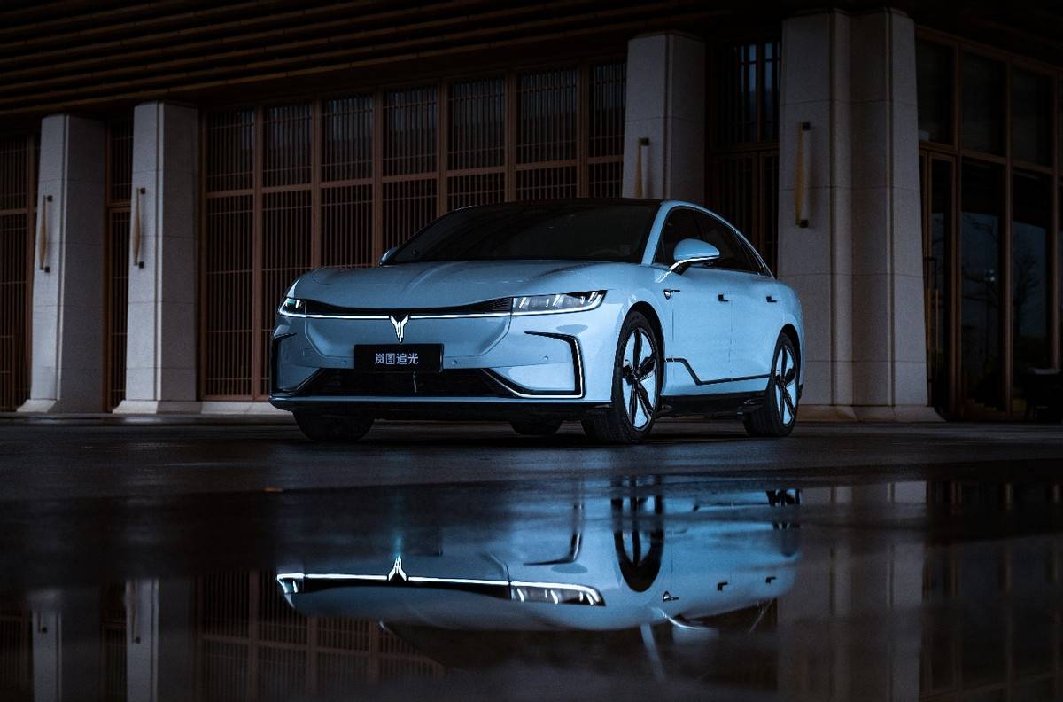 岚图追光轻松弯道超车，大有夺走A6L人气势头_搜狐汽车_搜狐网