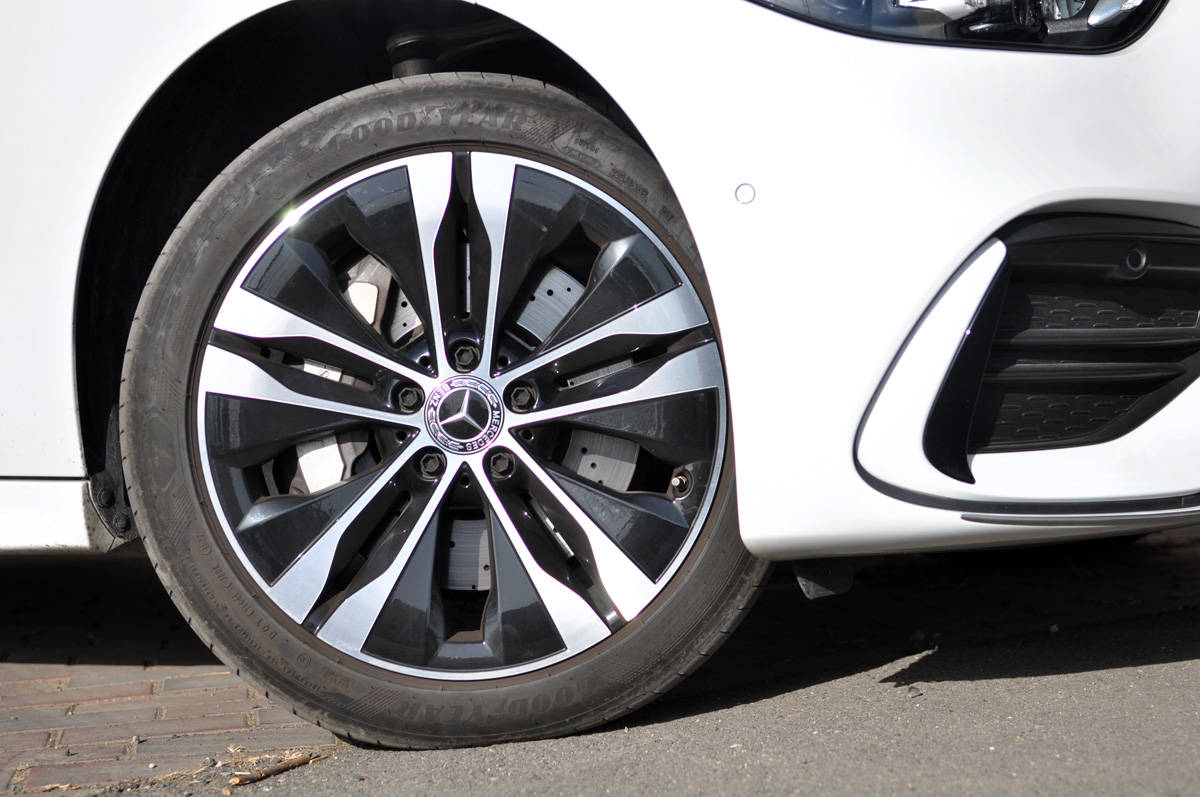 品质感豪华感依旧 TC君试驾奔驰C 350 e L_搜狐汽车_搜狐网