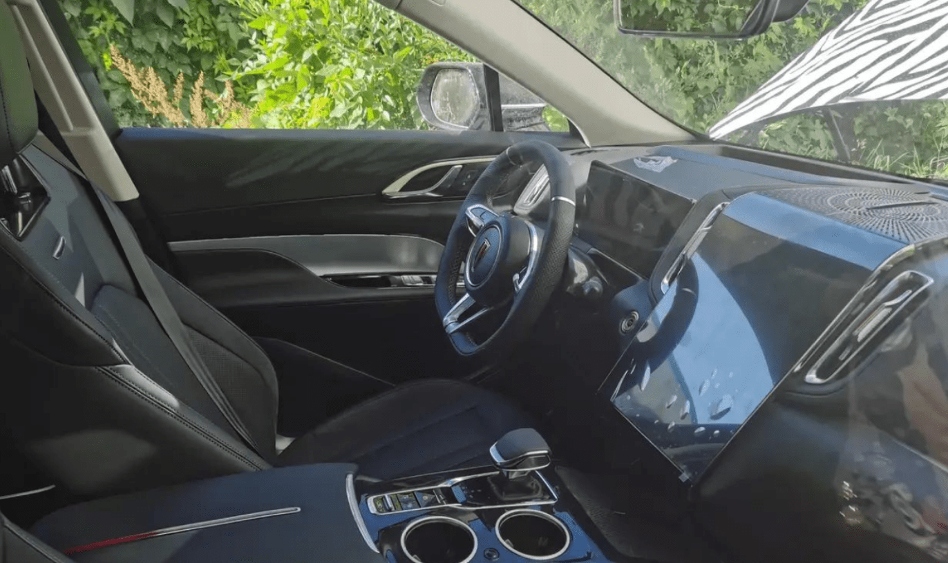 红旗再放“大招”！HS3、HS6实车街拍，前者更亲民、后者有气势_搜狐汽车_搜狐网