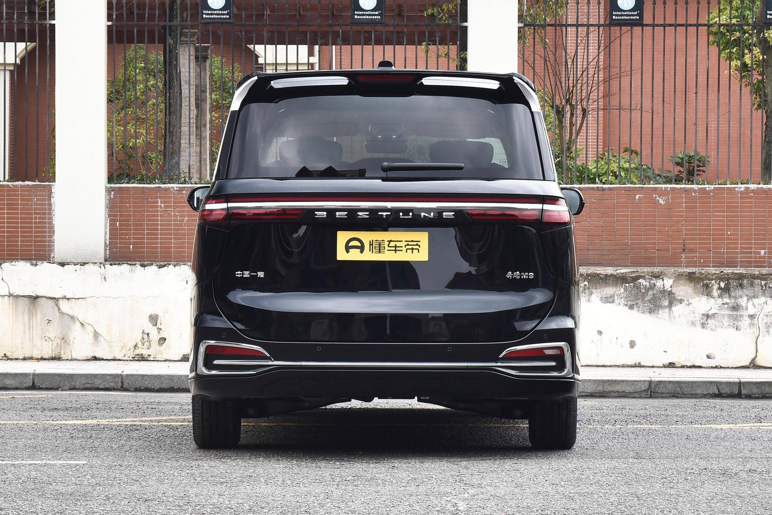 搭载2.0T+8AT，一汽奔腾M9开启预售，23.58万元起_搜狐汽车_搜狐网