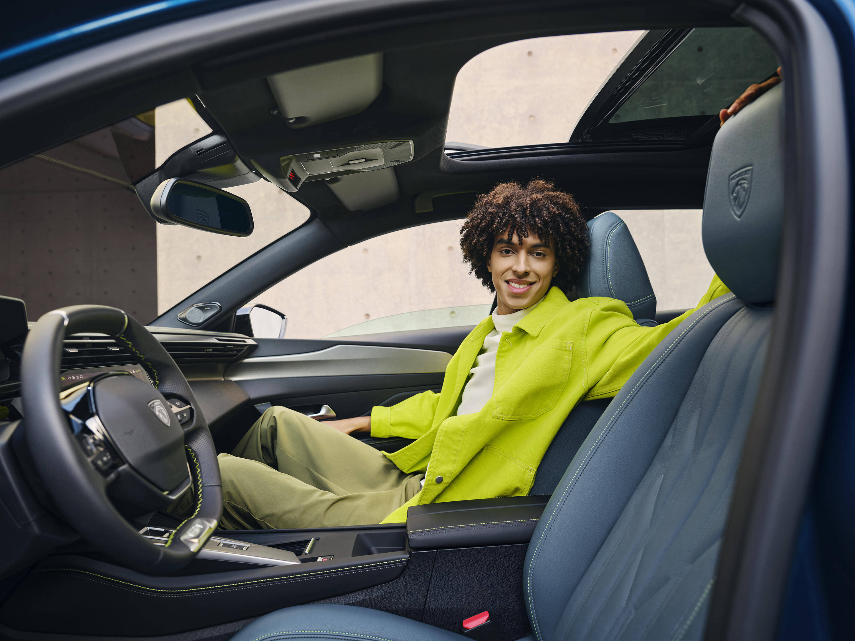 Z世代玩家的必看车型 新法式无界座驾408X预售14.57万元起_搜狐汽车_搜狐网