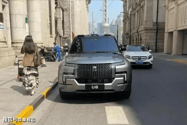 仰望U8最新街拍，外观霸气，内饰惊艳，奔驰G级不香了_搜狐汽车_搜狐网