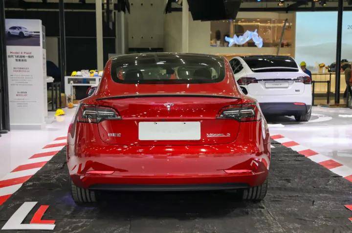 25万如何选新能源车？小鹏P7i对比特斯拉Model 3_搜狐汽车_搜狐网
