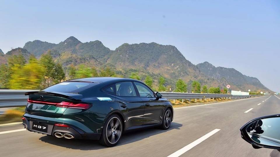 带可变悬架，养车约1300元/月，17万内选MG7顶配就好？_搜狐汽车_搜狐网