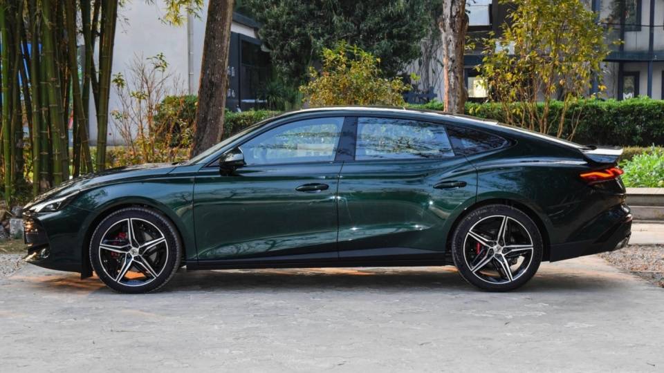 带可变悬架，养车约1300元/月，17万内选MG7顶配就好？_搜狐汽车_搜狐网