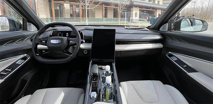 4月预售，搭8155芯片+银河OS，试驾全新吉利博越COOL_搜狐汽车_搜狐网