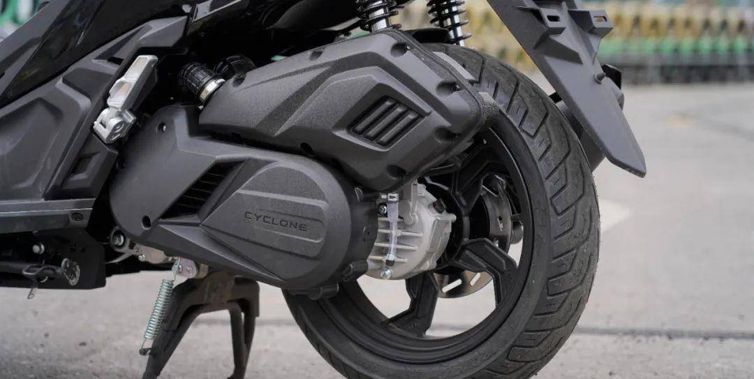 运动对阵优雅，赛科龙RT1对比豪爵UHR，该怎么选？_搜狐汽车_搜狐网