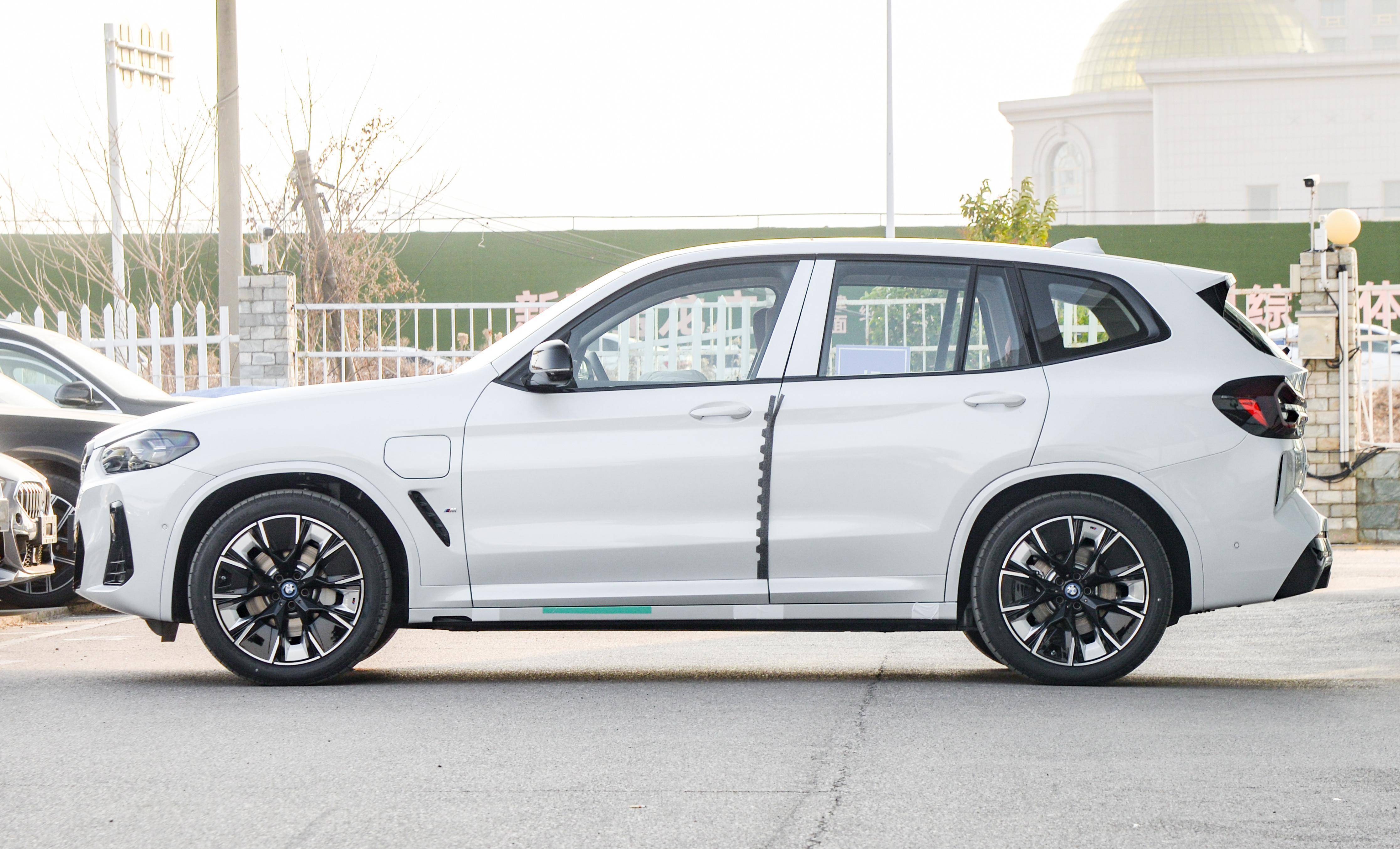 豪华品牌中的纯电动SUV，造型设计运动，续航550KM，宝马iX3_搜狐汽车_搜狐网