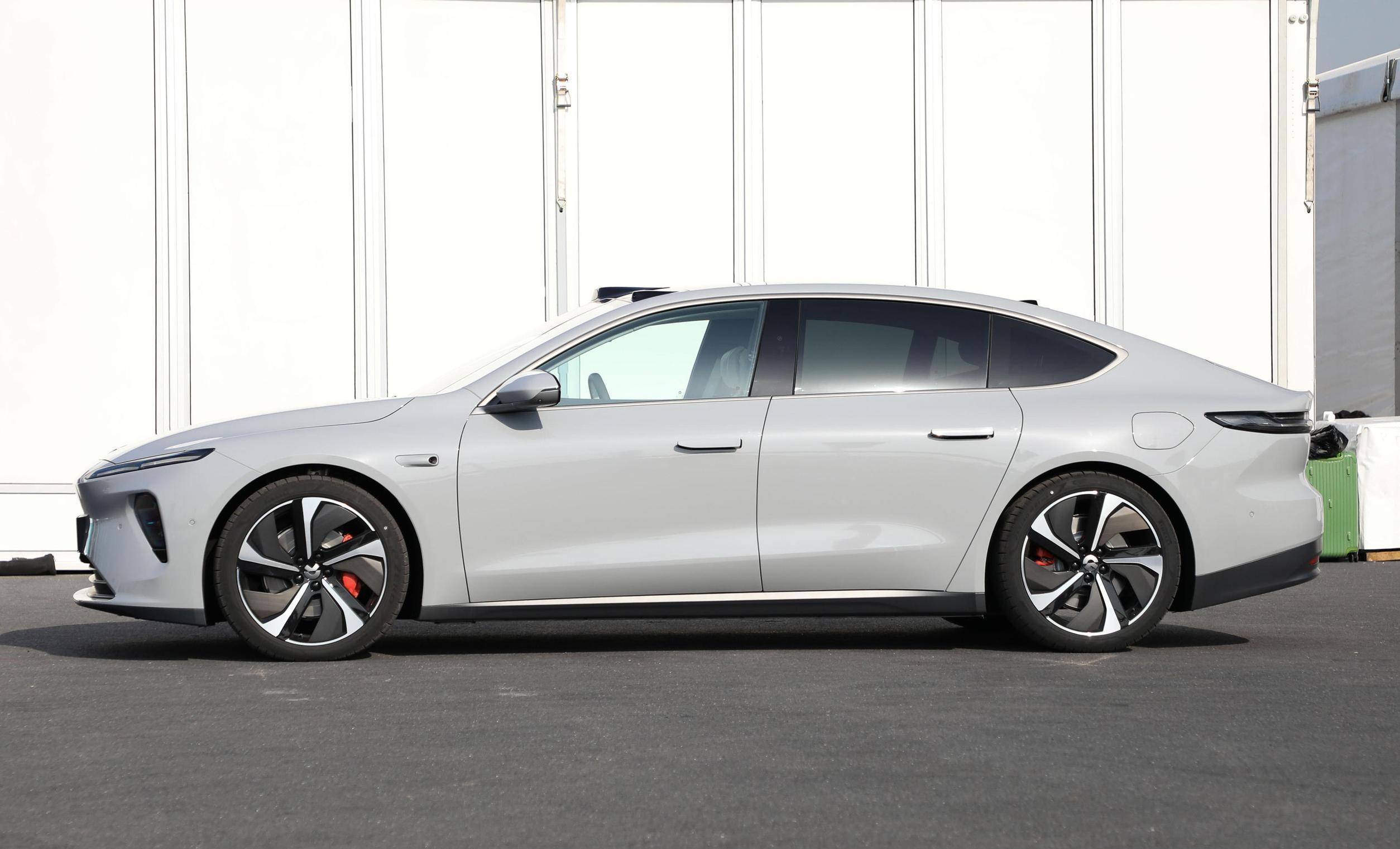 豪华品牌中大型轿车奔驰E级对比造车新势力蔚来ET7该怎么选？_搜狐汽车_搜狐网