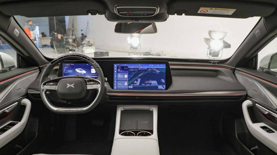 34万预算想买中型车，小鹏P7i对比奥迪A4L，选谁合适？_搜狐汽车_搜狐网