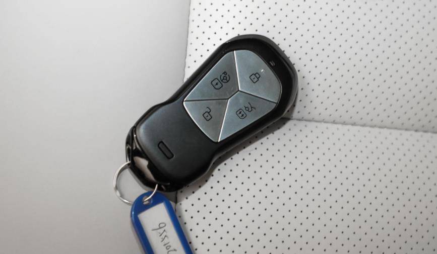 34万预算想买中型车，小鹏P7i对比奥迪A4L，选谁合适？_搜狐汽车_搜狐网