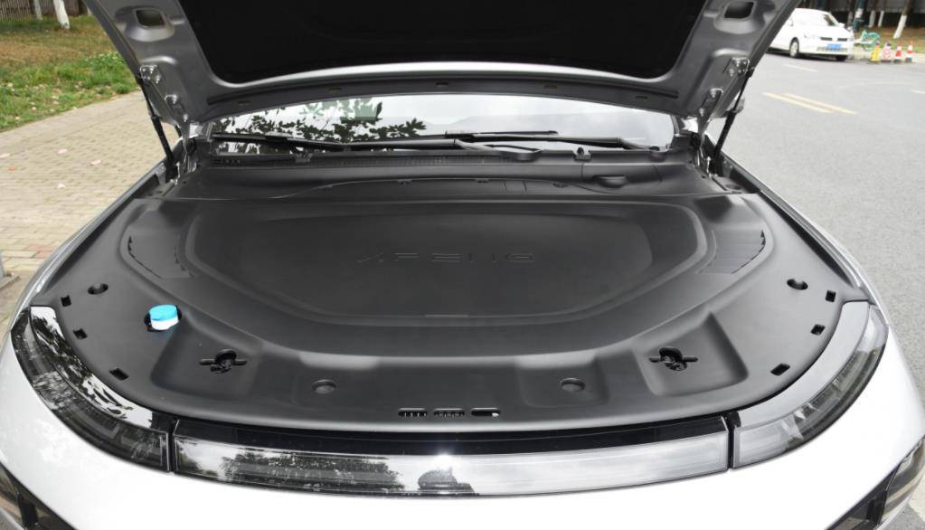 34万预算想买中型车，小鹏P7i对比奥迪A4L，选谁合适？_搜狐汽车_搜狐网