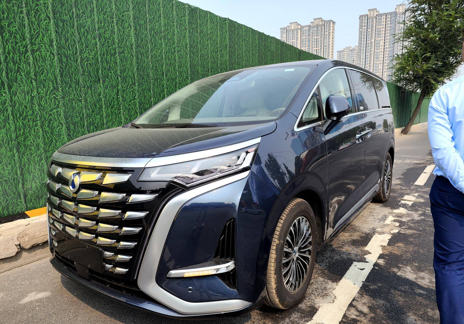 为什么比亚迪腾势D9插混DMI丐版最不值？高配300油钱能开1200公里_搜狐汽车_搜狐网