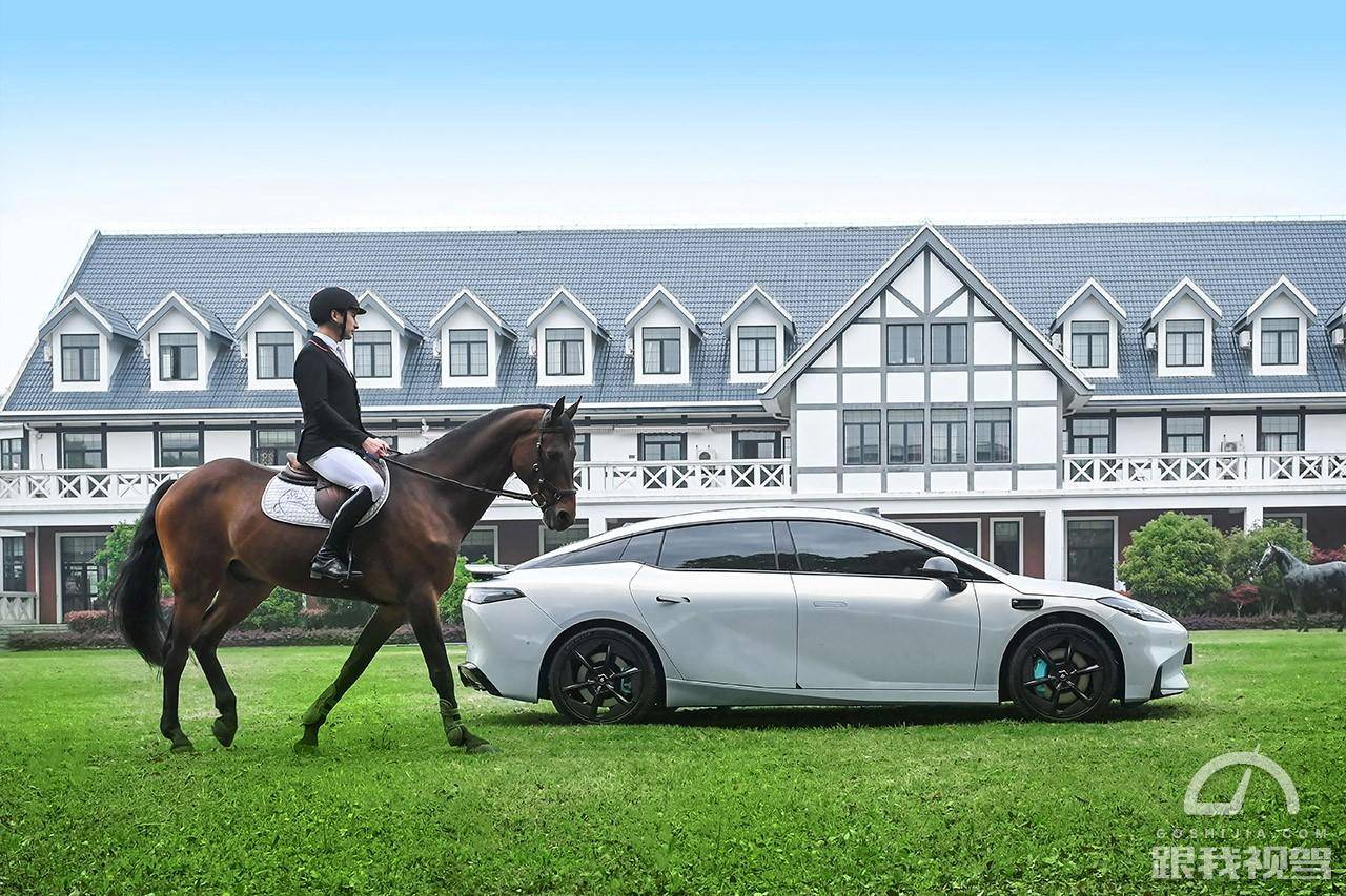 小鹏P7和比亚迪汉都有压力了？昊铂Hyper GT开启预售_搜狐汽车_搜狐网