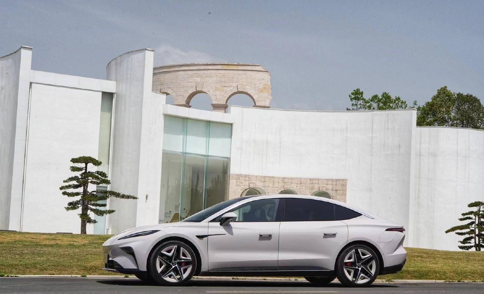 飞凡F7，20多万的豪华电轿，外形为何像8万元的汽车？_搜狐汽车_搜狐网