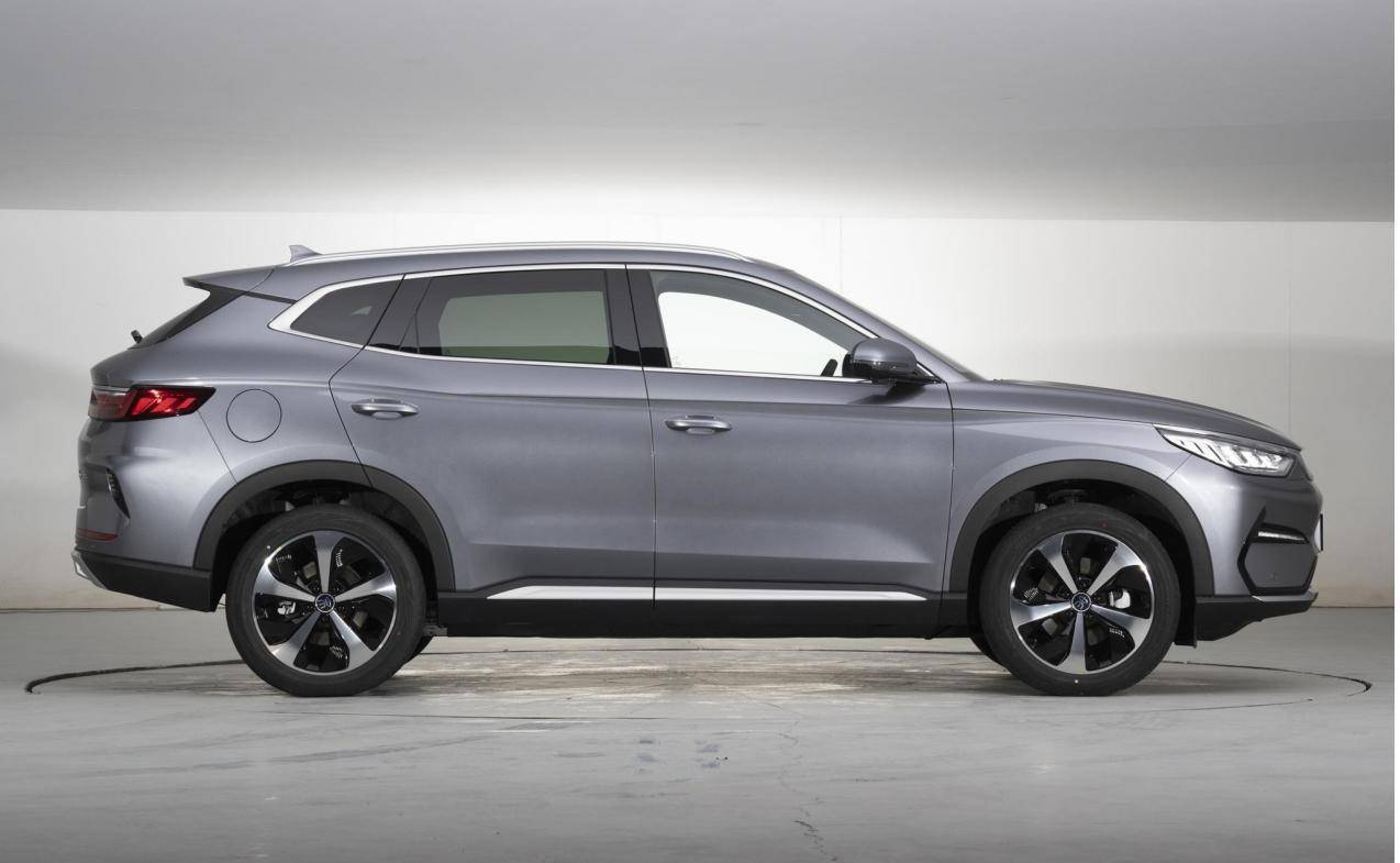 零跑C11 PK宋PLUS EV：豪华与智能竟可兼得？_搜狐汽车_搜狐网