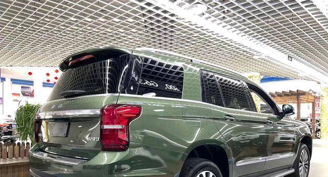 落地30万，尺寸媲美GLS，金属漆面豪华范十足，实拍北汽BJ90_搜狐汽车_搜狐网