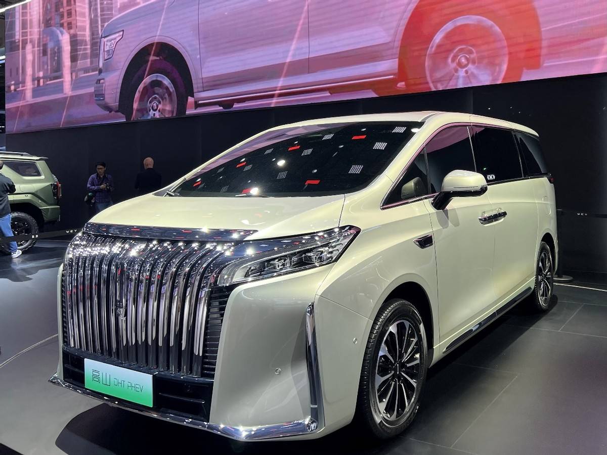 车展实拍长城首款MPV,1.5T插混,30万起,腾势D9优势不再？_搜狐汽车_搜狐网