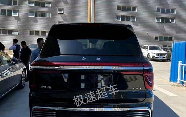 尺寸硕大！一汽红旗LS7“进店实拍”，气场不输GLS，国产车崛起_搜狐汽车_搜狐网
