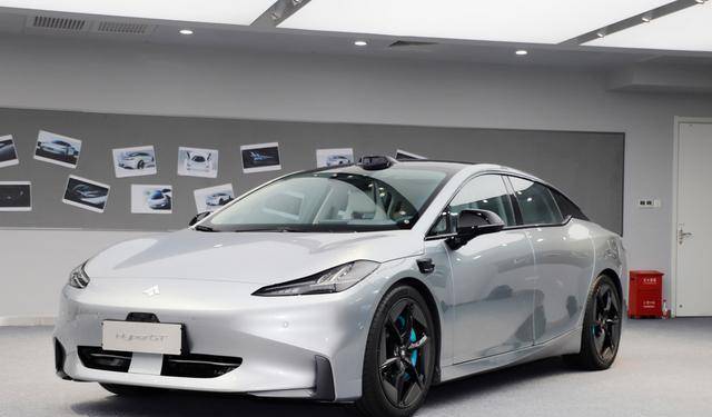 预售21.99万元起，就配旋翼门+电动尾翼，昊铂HyperGT真能打？_搜狐汽车_搜狐网