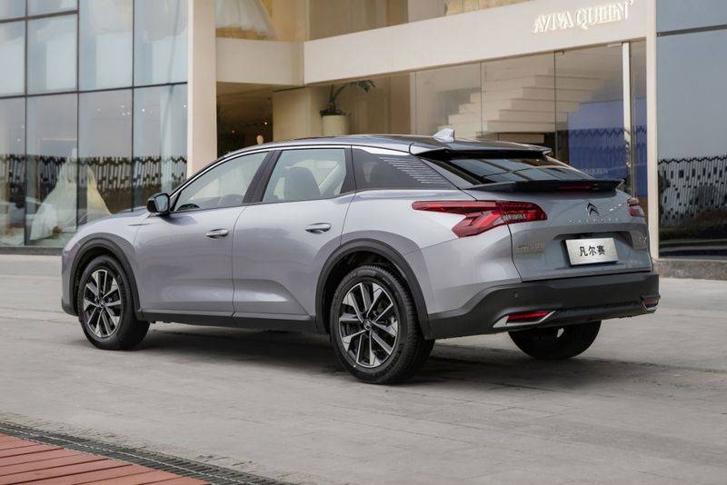 凡尔赛C5X：销量再次陷入低谷，价格想降不能降才最痛苦_搜狐汽车_搜狐网